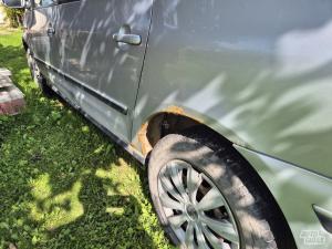 Grey Volkswagen Sharan 2005 in Siauliai, with an engine capacity of 1.90 L and mileage of 299 thousand km for 999 €, photo 14 on AUTOMOTO.COM.LV