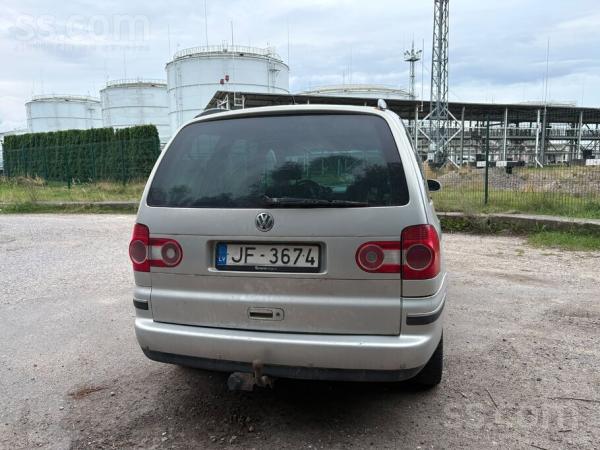 Pelēks Volkswagen Sharan 2005 Rīga, ar dzinēja tilpumu 1.90 L un nobraukumu 360 tūkst. km par 1600 €, foto 5 vietnē AUTOMOTO.COM.LV