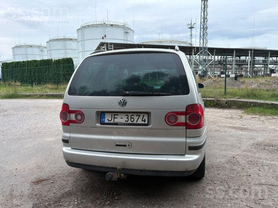Pelēks Volkswagen Sharan 2005 Rīga, ar dzinēja tilpumu 1.90 L un nobraukumu 360 tūkst. km par 1600 €, foto 5 vietnē AUTOMOTO.COM.LV