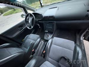 Pelēks Volkswagen Sharan 2005 Rīga, ar dzinēja tilpumu 1.90 L un nobraukumu 360 tūkst. km par 1600 €, foto 7 vietnē AUTOMOTO.COM.LV