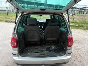 Pelēks Volkswagen Sharan 2005 Rīga, ar dzinēja tilpumu 1.90 L un nobraukumu 360 tūkst. km par 1600 €, foto 8 vietnē AUTOMOTO.COM.LV