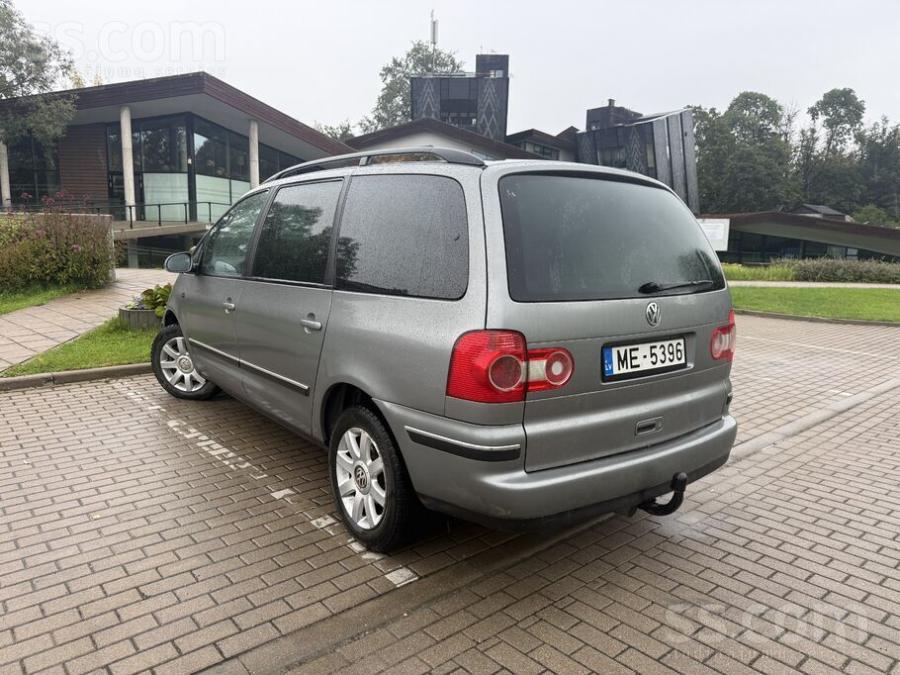 Pelēks Volkswagen Sharan 2005 Rēzekne, ar dzinēja tilpumu 1.90 L un nobraukumu 295 tūkst. km par 2250 €, foto 1 vietnē AUTOMOTO.COM.LV