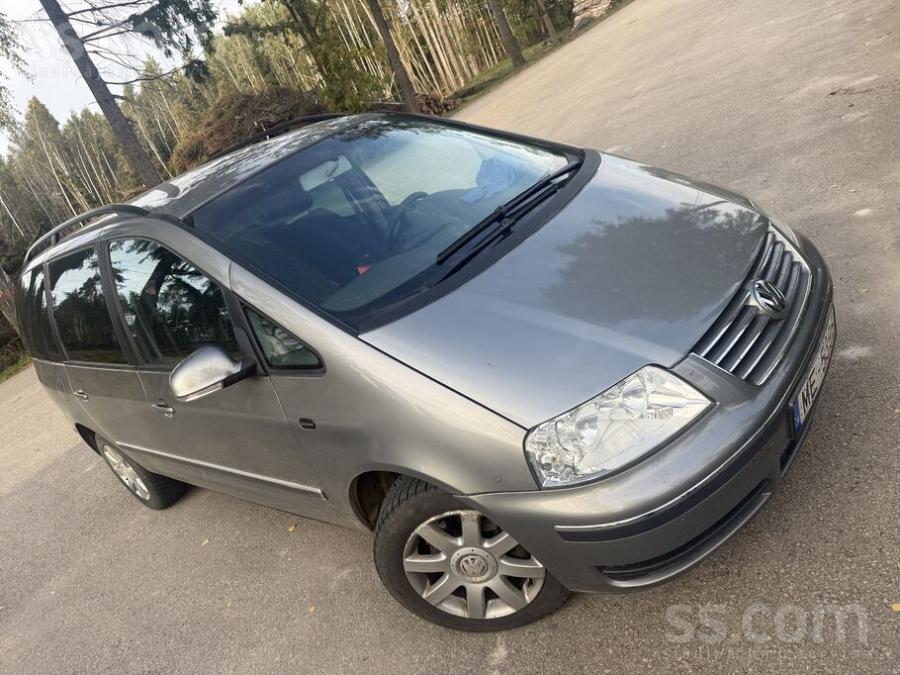 Pelēks Volkswagen Sharan 2005 Rēzekne, ar dzinēja tilpumu 1.90 L un nobraukumu 295 tūkst. km par 2250 €, foto 4 vietnē AUTOMOTO.COM.LV