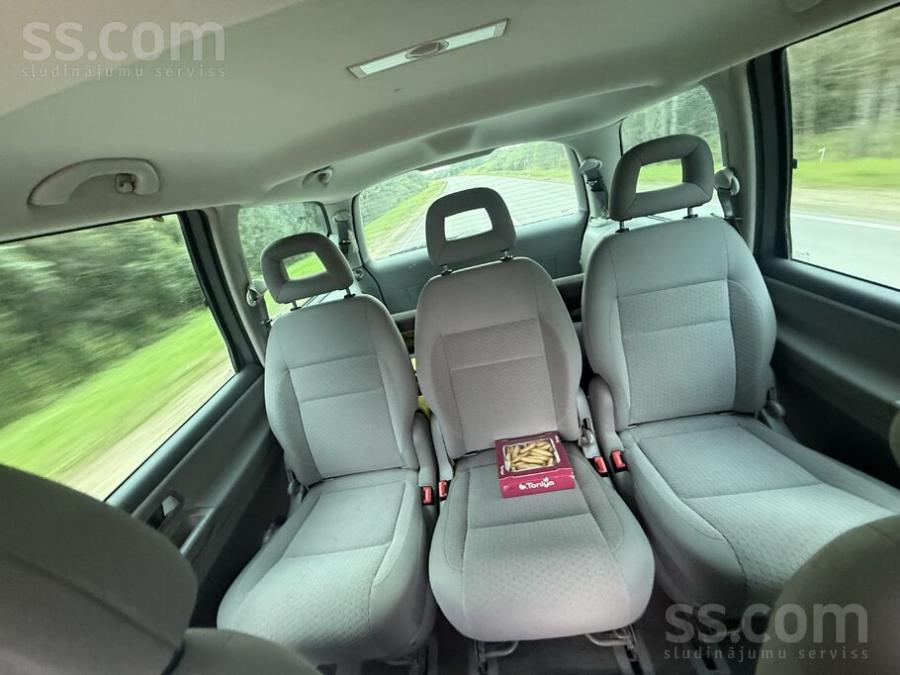 Pelēks Volkswagen Sharan 2005 Rēzekne, ar dzinēja tilpumu 1.90 L un nobraukumu 295 tūkst. km par 2250 €, foto 7 vietnē AUTOMOTO.COM.LV