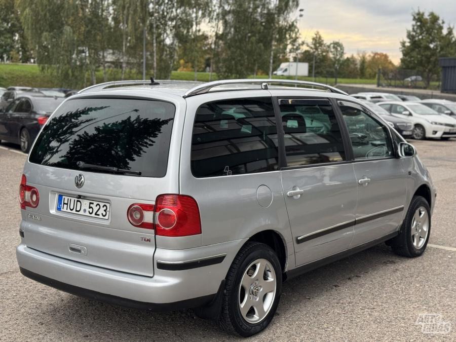 Pelēks Volkswagen Sharan 2005 Kauņa, ar dzinēja tilpumu 1.90 L un nobraukumu 0 tūkst. km par 2350 €, foto 3 vietnē AUTOMOTO.COM.LV