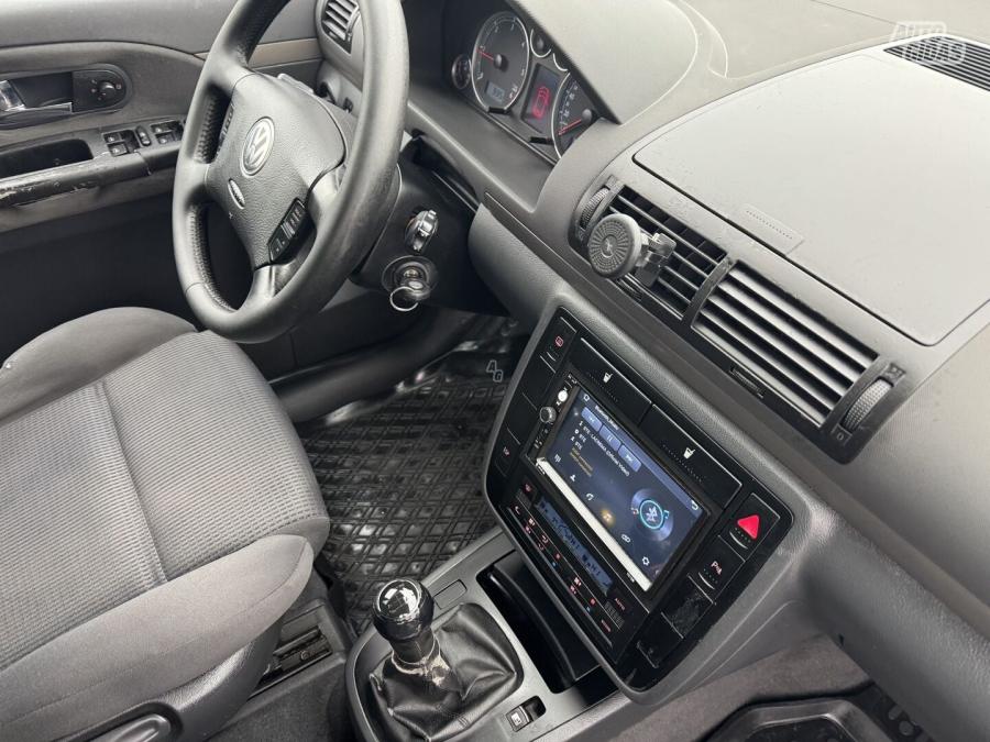 Pelēks Volkswagen Sharan 2005 Kauņa, ar dzinēja tilpumu 1.90 L un nobraukumu 0 tūkst. km par 2350 €, foto 35 vietnē AUTOMOTO.COM.LV