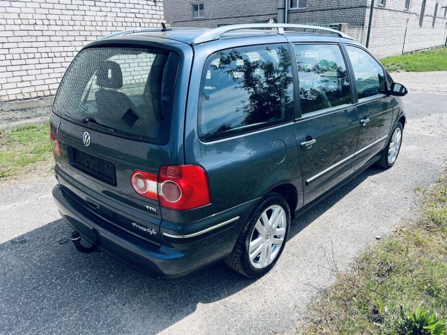 Pelēks Volkswagen Sharan 2006 Daugavpils, ar dzinēja tilpumu 1.90 L un nobraukumu 272 tūkst. km par 4199 €, foto 4 vietnē AUTOMOTO.COM.LV