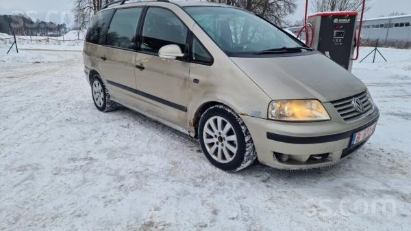 Pelēks Volkswagen Sharan 2006 Daugavpils, ar dzinēja tilpumu 2.00 L un nobraukumu 525 tūkst. km par 800 €, foto 2 vietnē AUTOMOTO.COM.LV