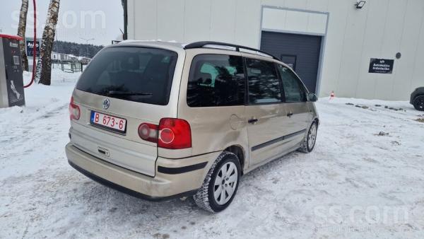 Pelēks Volkswagen Sharan 2006 Daugavpils, ar dzinēja tilpumu 2.00 L un nobraukumu 525 tūkst. km par 800 €, foto 3 vietnē AUTOMOTO.COM.LV