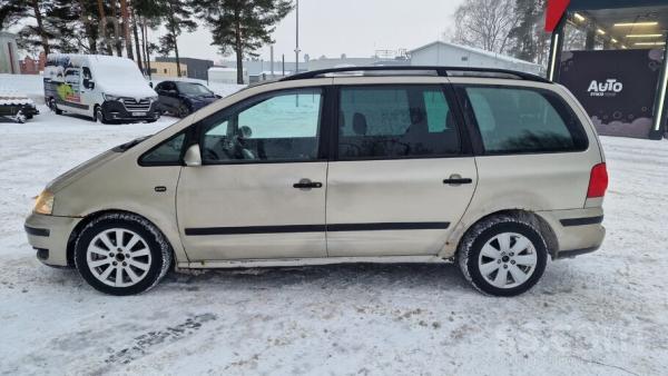 Pelēks Volkswagen Sharan 2006 Daugavpils, ar dzinēja tilpumu 2.00 L un nobraukumu 525 tūkst. km par 800 €, foto 4 vietnē AUTOMOTO.COM.LV