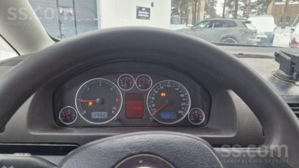 Pelēks Volkswagen Sharan 2006 Daugavpils, ar dzinēja tilpumu 2.00 L un nobraukumu 525 tūkst. km par 800 €, foto 6 vietnē AUTOMOTO.COM.LV