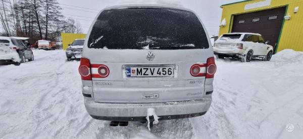 Grey Volkswagen Sharan 2006 in Elektrenai, with an engine capacity of 1.97 L and mileage of 256 thousand km for 2500 €, photo 4 on AUTOMOTO.COM.LV