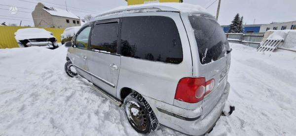 Grey Volkswagen Sharan 2006 in Elektrenai, with an engine capacity of 1.97 L and mileage of 256 thousand km for 2500 €, photo 6 on AUTOMOTO.COM.LV