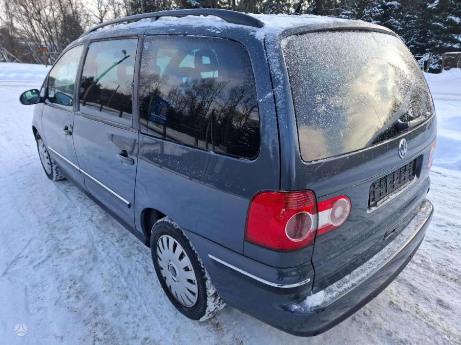 Pelēks Volkswagen Sharan 2006 Utena, ar dzinēja tilpumu 1.97 L un nobraukumu 295 tūkst. km par 2650 €, foto 8 vietnē AUTOMOTO.COM.LV
