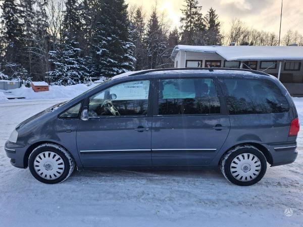 Grey Volkswagen Sharan 2006 in Utena, with an engine capacity of 1.97 L and mileage of 295 thousand km for 2650 €, photo 9 on AUTOMOTO.COM.LV