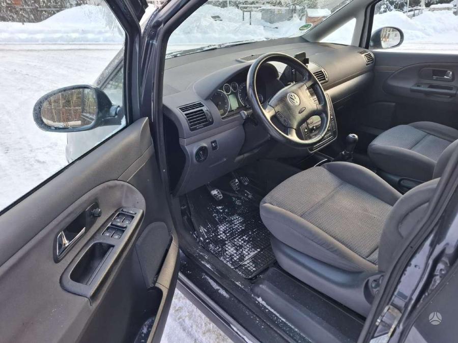 Pelēks Volkswagen Sharan 2006 Utena, ar dzinēja tilpumu 1.97 L un nobraukumu 295 tūkst. km par 2650 €, foto 11 vietnē AUTOMOTO.COM.LV