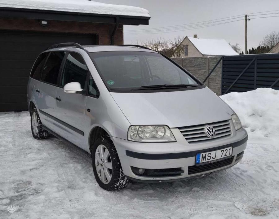 Pelēks Volkswagen Sharan 2006 Kauņa, ar dzinēja tilpumu 1.97 L un nobraukumu 330 tūkst. km par 2150 €, foto 1 vietnē AUTOMOTO.COM.LV