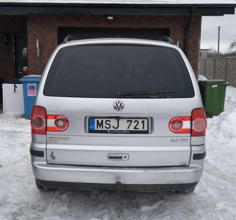 Pelēks Volkswagen Sharan 2006 Kauņa, ar dzinēja tilpumu 1.97 L un nobraukumu 330 tūkst. km par 2150 €, foto 6 vietnē AUTOMOTO.COM.LV