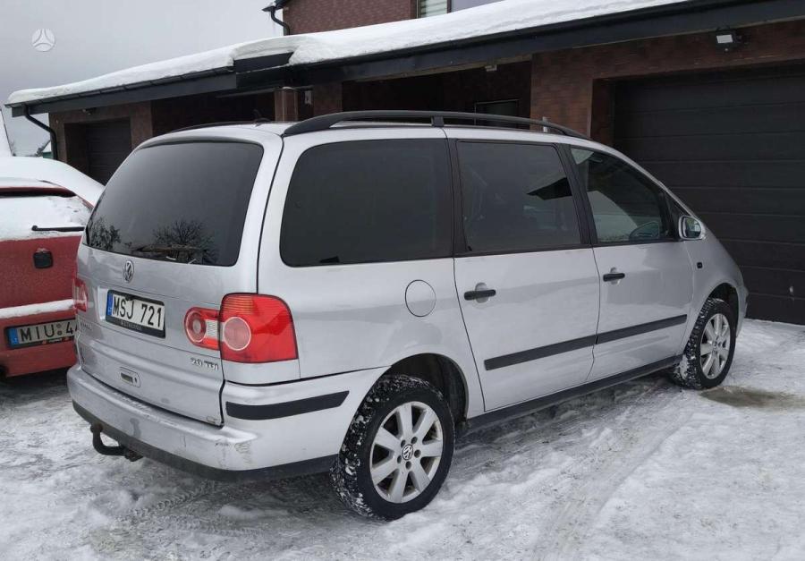 Pelēks Volkswagen Sharan 2006 Kauņa, ar dzinēja tilpumu 1.97 L un nobraukumu 330 tūkst. km par 2150 €, foto 8 vietnē AUTOMOTO.COM.LV