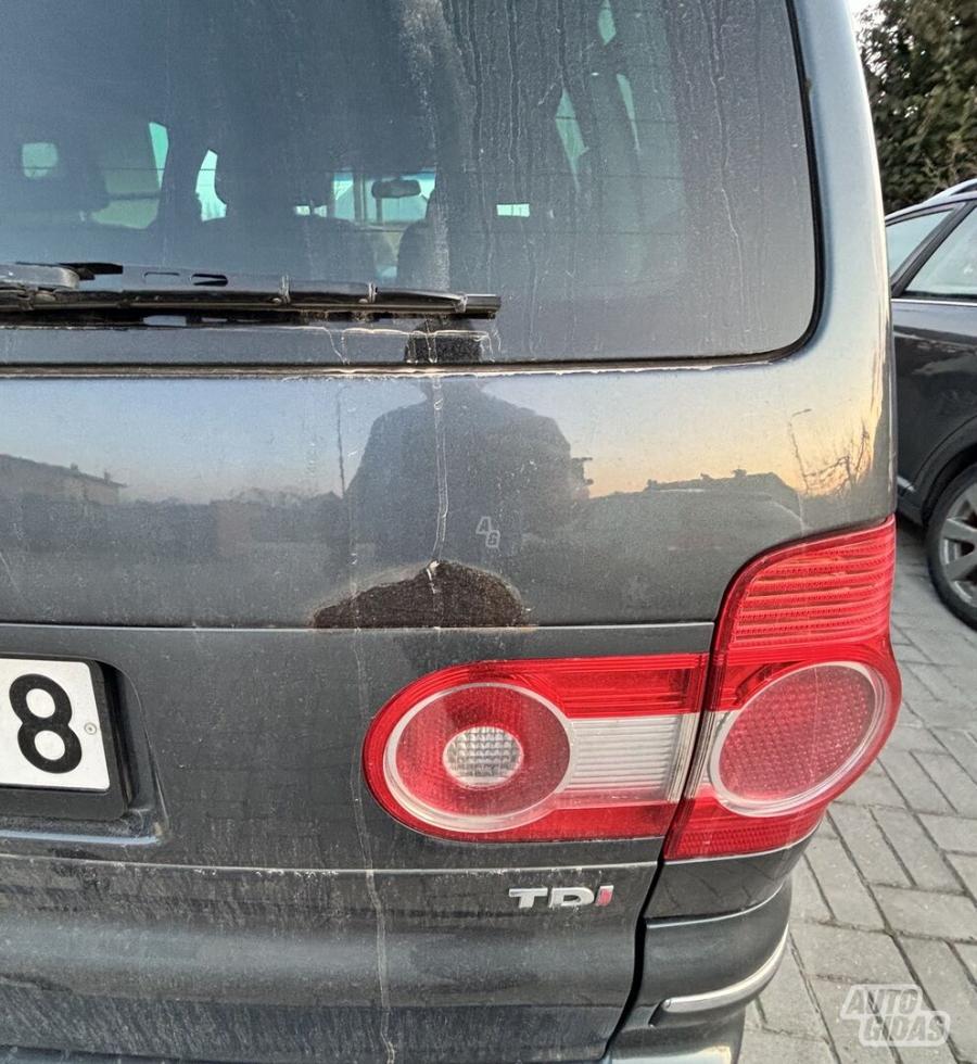 Pelēks Volkswagen Sharan 2006 Kauņa, ar dzinēja tilpumu 1.90 L un nobraukumu 314 tūkst. km par 1500 €, foto 6 vietnē AUTOMOTO.COM.LV