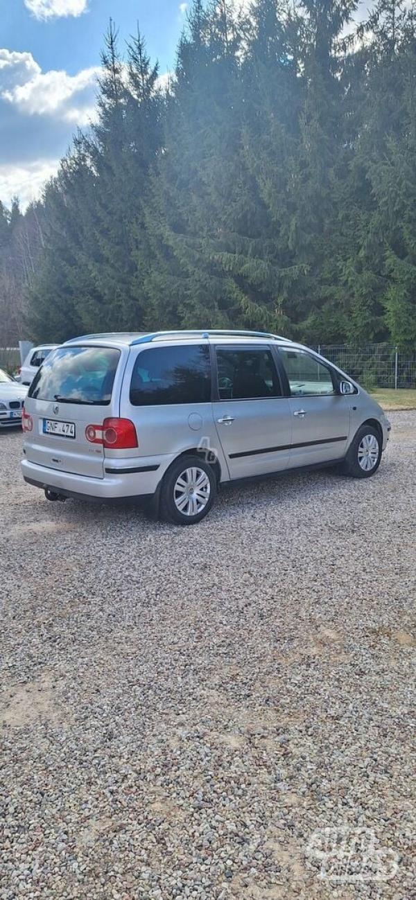 Pelēks Volkswagen Sharan 2006 Panevēža, ar dzinēja tilpumu 2.00 L un nobraukumu 381 tūkst. km par 2850 €, foto 2 vietnē AUTOMOTO.COM.LV