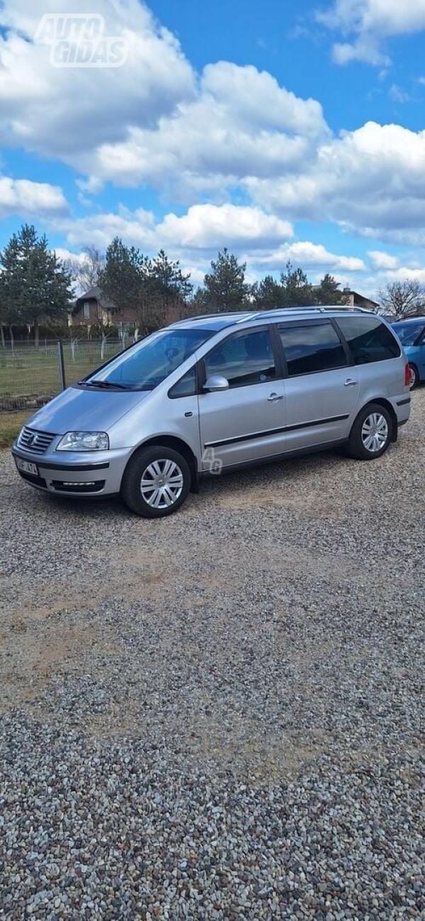 Pelēks Volkswagen Sharan 2006 Panevēža, ar dzinēja tilpumu 2.00 L un nobraukumu 381 tūkst. km par 2850 €, foto 3 vietnē AUTOMOTO.COM.LV