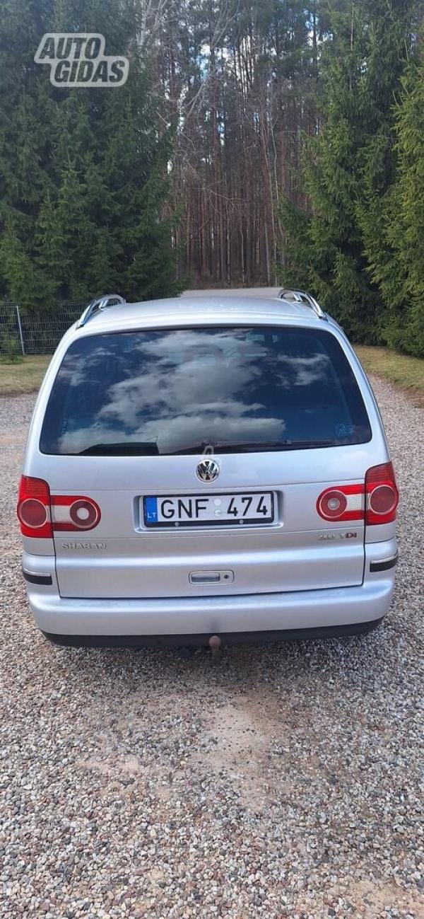 Pelēks Volkswagen Sharan 2006 Panevēža, ar dzinēja tilpumu 2.00 L un nobraukumu 381 tūkst. km par 2850 €, foto 4 vietnē AUTOMOTO.COM.LV