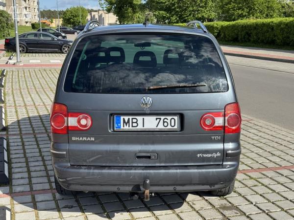 Pelēks Volkswagen Sharan 2006 Ukmergė, ar dzinēja tilpumu 1.90 L un nobraukumu 340 tūkst. km par 1550 €, foto 4 vietnē AUTOMOTO.COM.LV