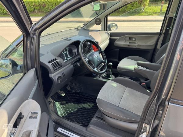 Pelēks Volkswagen Sharan 2006 Ukmergė, ar dzinēja tilpumu 1.90 L un nobraukumu 340 tūkst. km par 1550 €, foto 9 vietnē AUTOMOTO.COM.LV