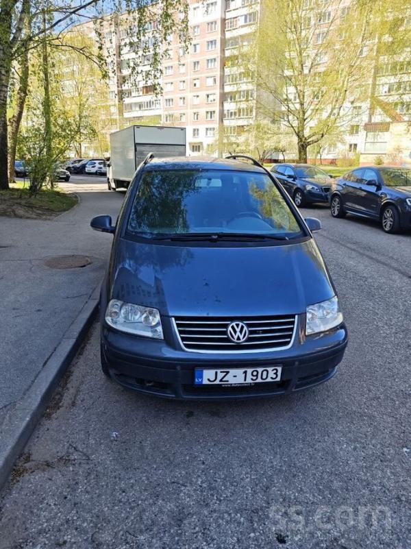 Pelēks Volkswagen Sharan 2006 Rīga, ar dzinēja tilpumu 1.80 L un nobraukumu 281 tūkst. km par 2300 €, foto 1 vietnē AUTOMOTO.COM.LV