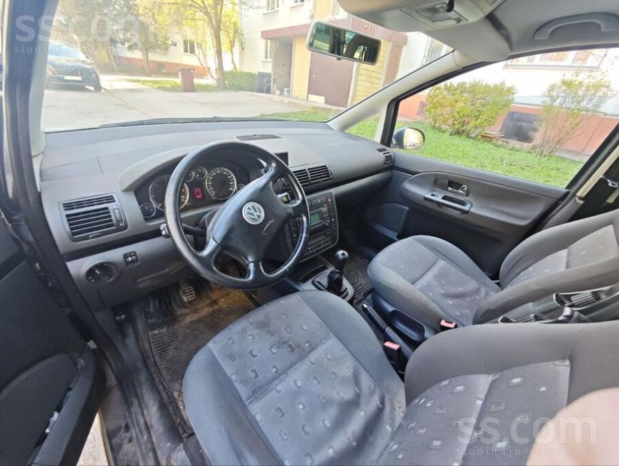 Pelēks Volkswagen Sharan 2006 Rīga, ar dzinēja tilpumu 1.80 L un nobraukumu 281 tūkst. km par 2300 €, foto 5 vietnē AUTOMOTO.COM.LV