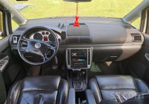 Grey Volkswagen Sharan 2006 in Jekabpils, with an engine capacity of 1.90 L and mileage of 376 thousand km for 2450 €, photo 8 on AUTOMOTO.COM.LV