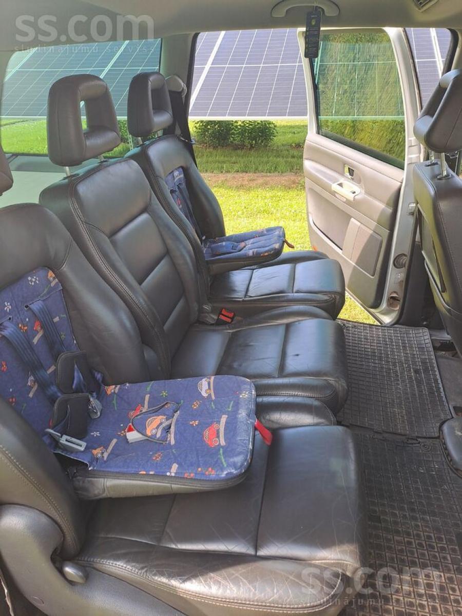 Grey Volkswagen Sharan 2006 in Jekabpils, with an engine capacity of 1.90 L and mileage of 376 thousand km for 2450 €, photo 10 on AUTOMOTO.COM.LV