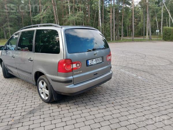 Pelēks Volkswagen Sharan 2006 Rīga, ar dzinēja tilpumu 1.90 L un nobraukumu 266 tūkst. km par 2666 €, foto 3 vietnē AUTOMOTO.COM.LV