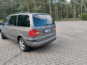 Pelēks Volkswagen Sharan 2006 Rīga, ar dzinēja tilpumu 1.90 L un nobraukumu 266 tūkst. km par 2666 €, foto 4 vietnē AUTOMOTO.COM.LV
