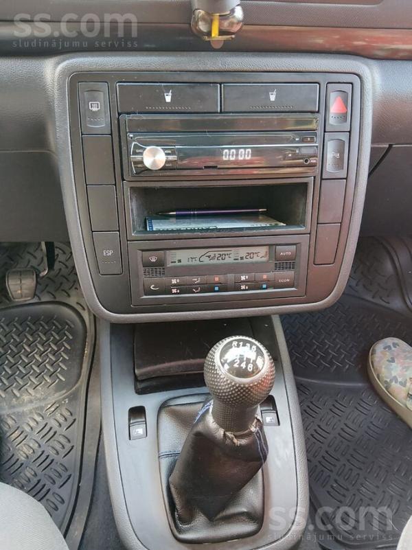 Pelēks Volkswagen Sharan 2006 Rīga, ar dzinēja tilpumu 1.90 L un nobraukumu 266 tūkst. km par 2666 €, foto 4 vietnē AUTOMOTO.COM.LV