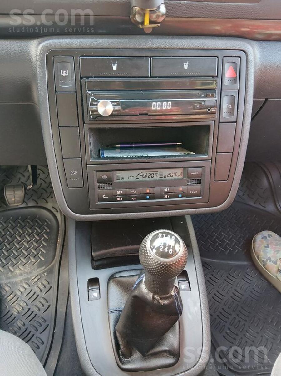 Pelēks Volkswagen Sharan 2006 Rīga, ar dzinēja tilpumu 1.90 L un nobraukumu 266 tūkst. km par 2666 €, foto 5 vietnē AUTOMOTO.COM.LV