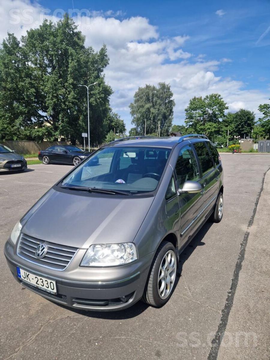 Grey Volkswagen Sharan 2006 in Riga, with an engine capacity of 2.00 L and mileage of 294 thousand km for 2550 €, photo 3 on AUTOMOTO.COM.LV