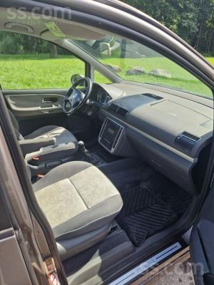 Grey Volkswagen Sharan 2006 in Riga, with an engine capacity of 2.00 L and mileage of 294 thousand km for 2550 €, photo 8 on AUTOMOTO.COM.LV