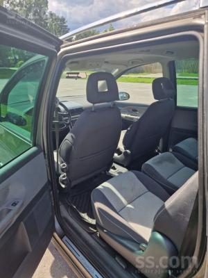 Grey Volkswagen Sharan 2006 in Riga, with an engine capacity of 2.00 L and mileage of 294 thousand km for 2550 €, photo 9 on AUTOMOTO.COM.LV