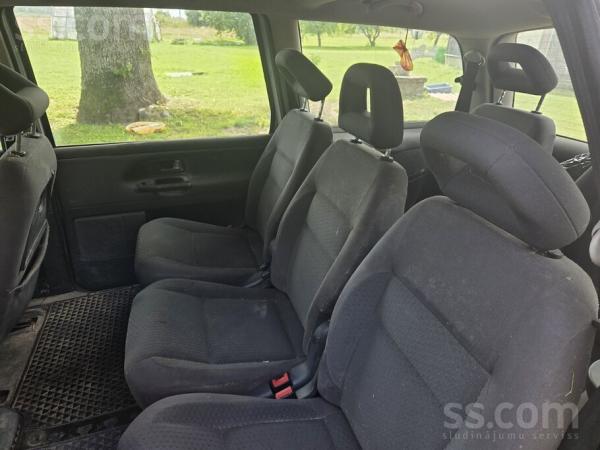 Grey Volkswagen Sharan 2006 in Valmiera, with an engine capacity of 1.90 L and mileage of 353 thousand km for 800 €, photo 4 on AUTOMOTO.COM.LV
