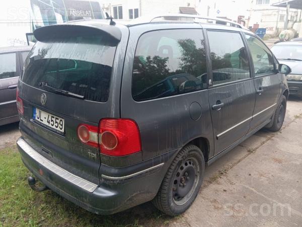 Volkswagen Sharan 2006 in Riga on AUTOMOTO.COM.LV Grey Volkswagen Sharan 2006 in Riga, with an engine capacity of 1.90 L and mileage of 378 thousand km for 1810 €, photo 3 on AUTOMOTO.COM.LV