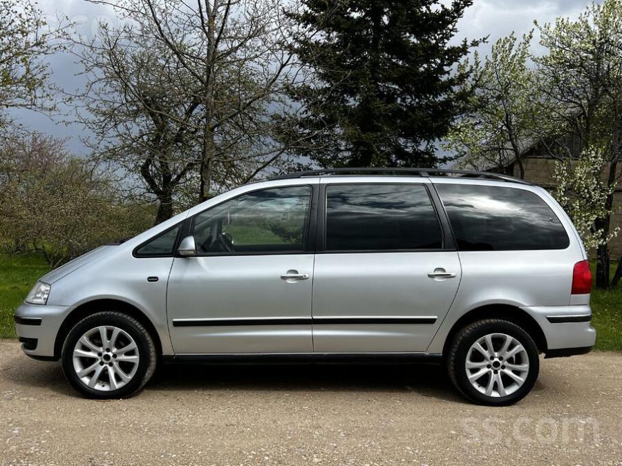 Grey Volkswagen Sharan 2007 in Gulbene, with an engine capacity of 2.00 L and mileage of 288 thousand km for 15500 €, photo 4 on AUTOMOTO.COM.LV