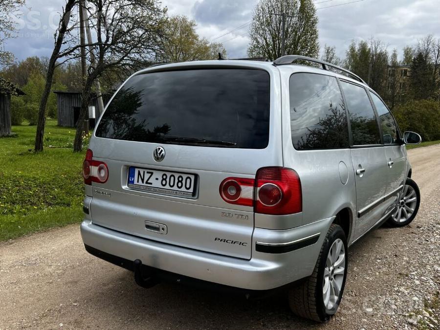 Grey Volkswagen Sharan 2007 in Gulbene, with an engine capacity of 2.00 L and mileage of 288 thousand km for 15500 €, photo 9 on AUTOMOTO.COM.LV