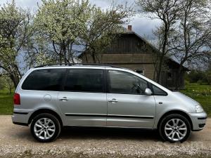 Grey Volkswagen Sharan 2007 in Gulbene, with an engine capacity of 2.00 L and mileage of 288 thousand km for 15500 €, photo 10 on AUTOMOTO.COM.LV