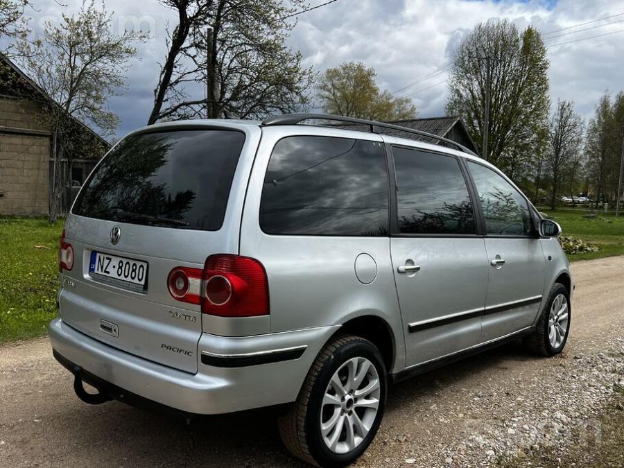 Grey Volkswagen Sharan 2007 in Gulbene, with an engine capacity of 2.00 L and mileage of 288 thousand km for 15500 €, photo 12 on AUTOMOTO.COM.LV