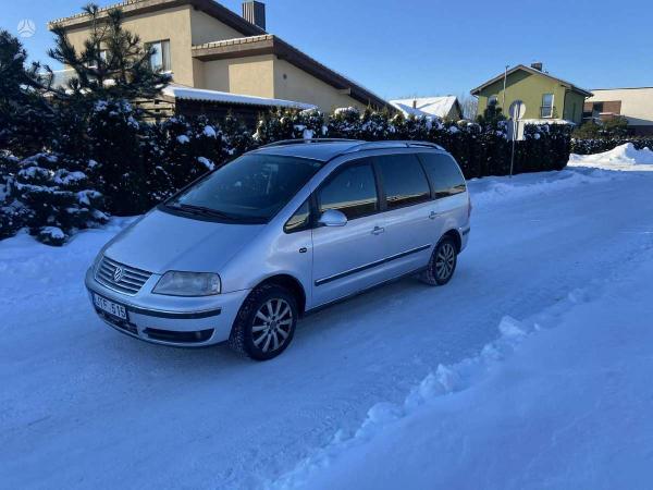 Pelēks Volkswagen Sharan 2007 Viļņa, ar dzinēja tilpumu 1.90 L un nobraukumu 230 tūkst. km par 3200 €, foto 3 vietnē AUTOMOTO.COM.LV