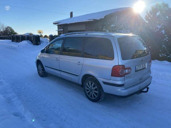 Pelēks Volkswagen Sharan 2007 Viļņa, ar dzinēja tilpumu 1.90 L un nobraukumu 230 tūkst. km par 3200 €, foto 5 vietnē AUTOMOTO.COM.LV