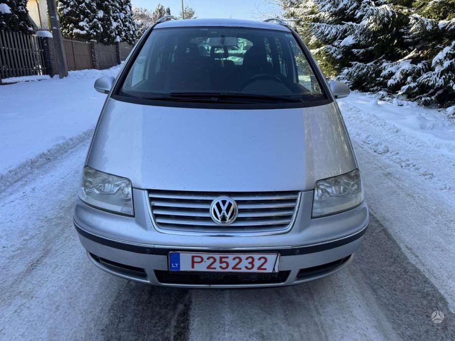 Pelēks Volkswagen Sharan 2007 Viļņa, ar dzinēja tilpumu 1.97 L un nobraukumu 280 tūkst. km par 3200 €, foto 3 vietnē AUTOMOTO.COM.LV