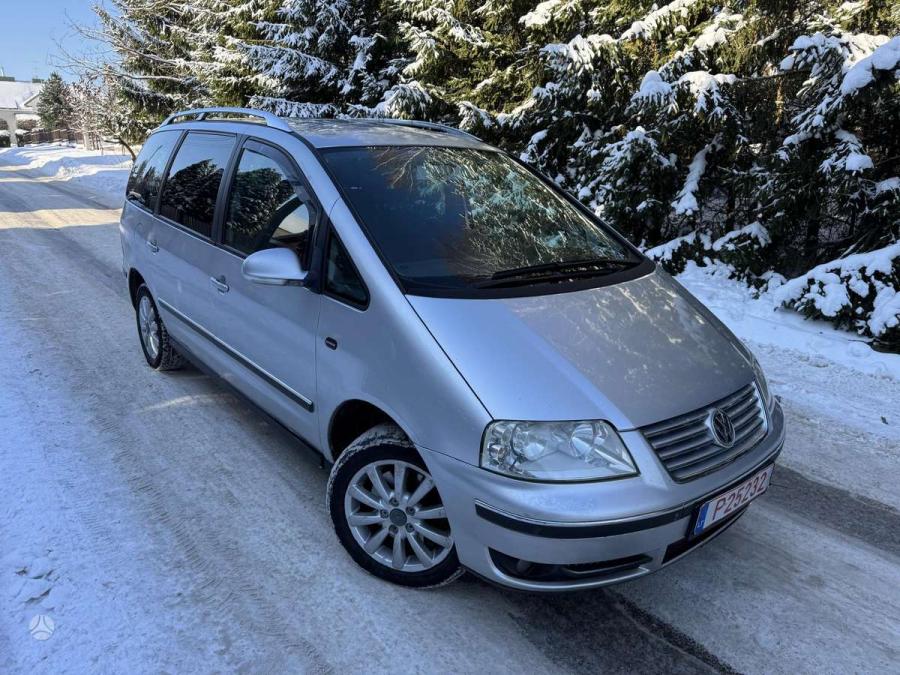 Pelēks Volkswagen Sharan 2007 Viļņa, ar dzinēja tilpumu 1.97 L un nobraukumu 280 tūkst. km par 3200 €, foto 4 vietnē AUTOMOTO.COM.LV